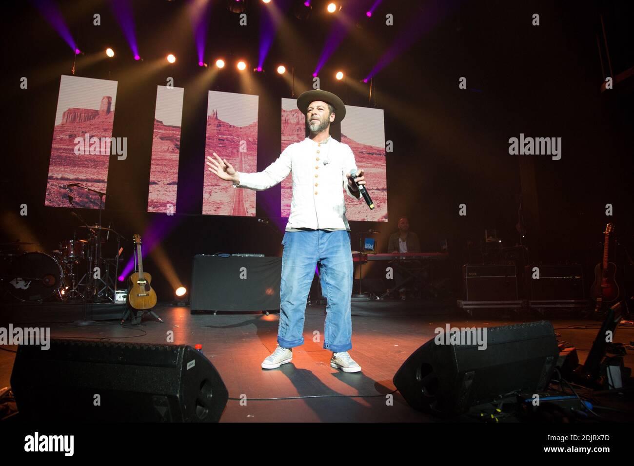 Christophe Mae lors du concert 'Les talents France Bleu' aux Folies ...