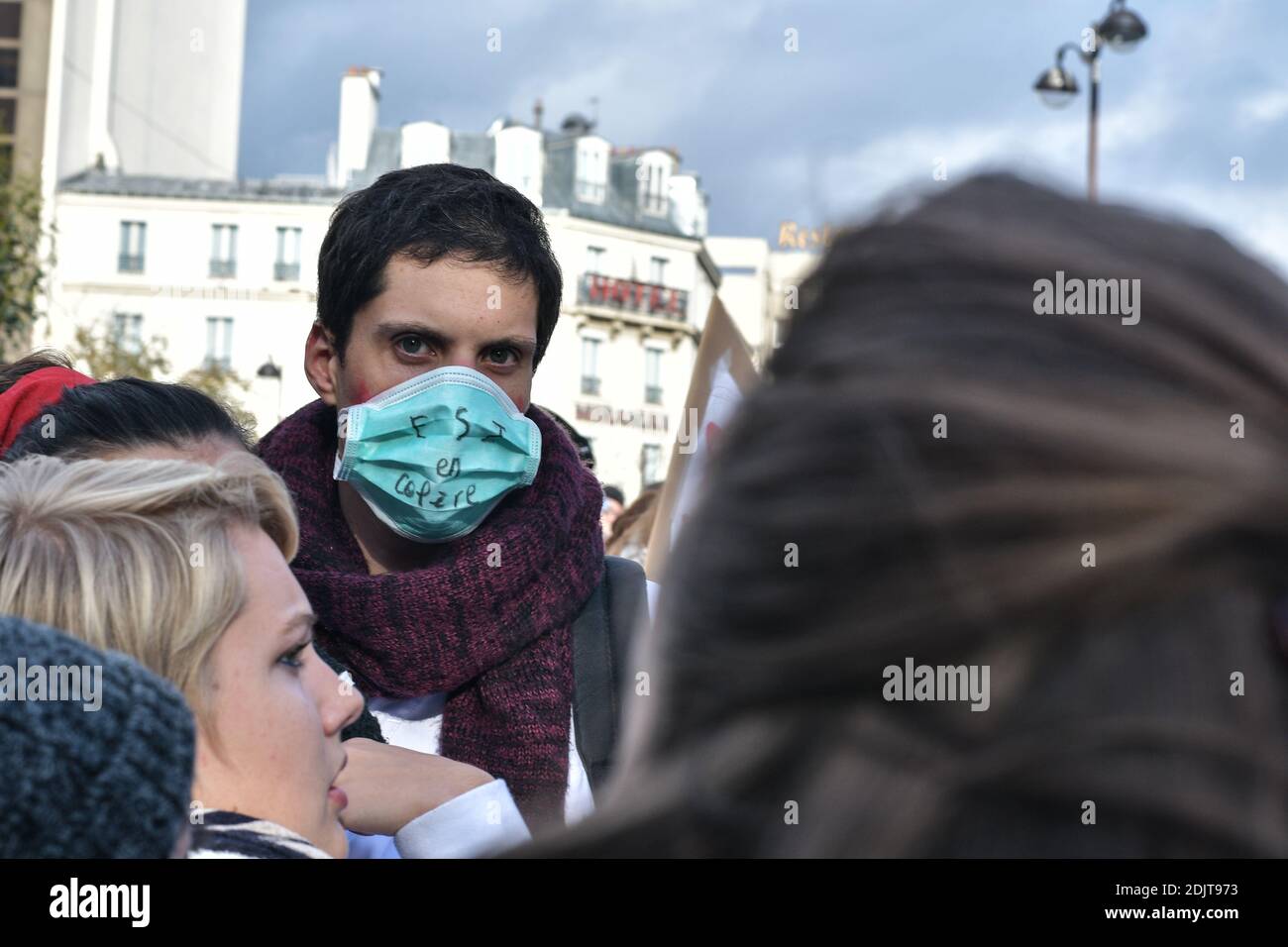 Hospital nurses, healthcare sector and their unions demonstrate in ...