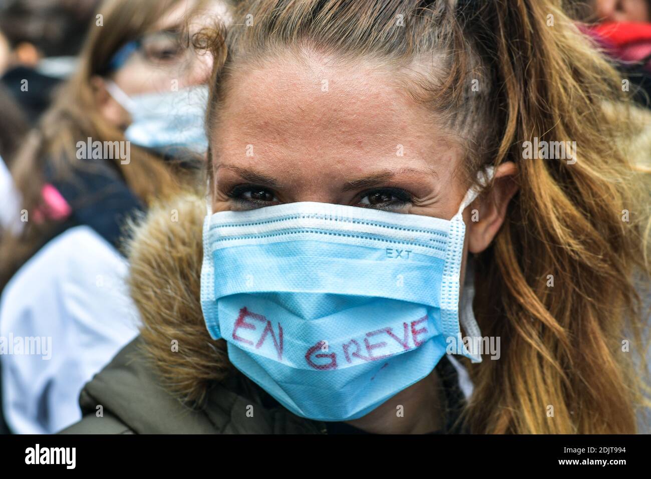 Hospital nurses, healthcare sector and their unions demonstrate in ...
