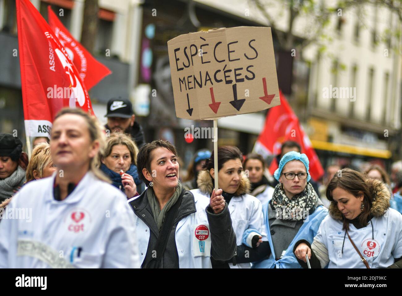 Hospital nurses, healthcare sector and their unions demonstrate in ...