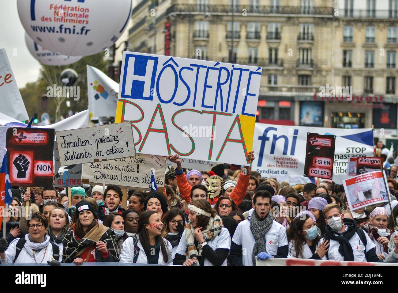 Hospital nurses, healthcare sector and their unions demonstrate in ...