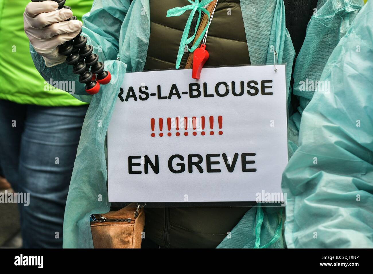 Hospital nurses, healthcare sector and their unions demonstrate in ...