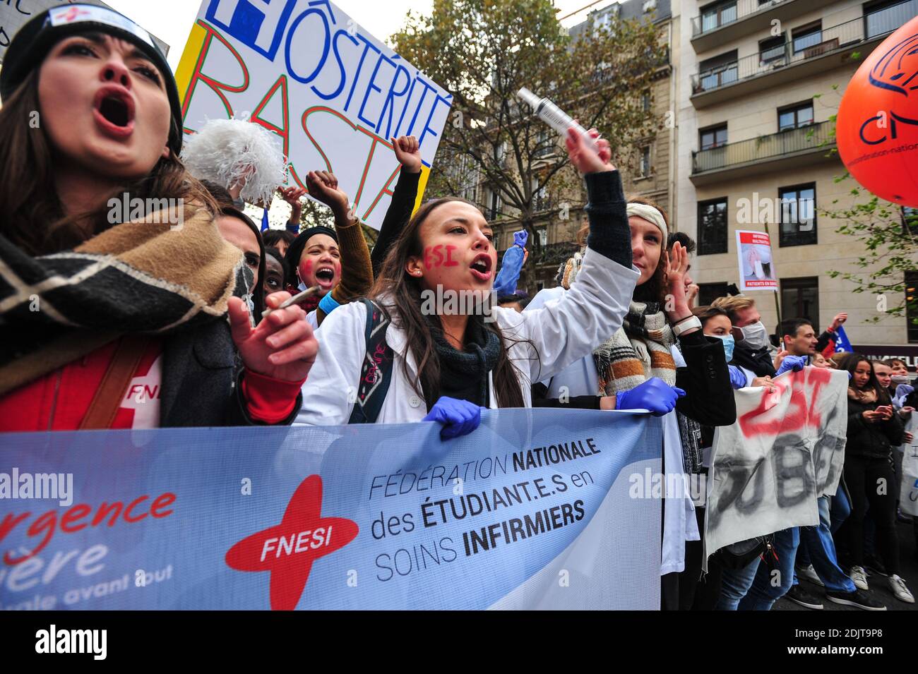 Hospital nurses, healthcare sector and their unions demonstrate in ...