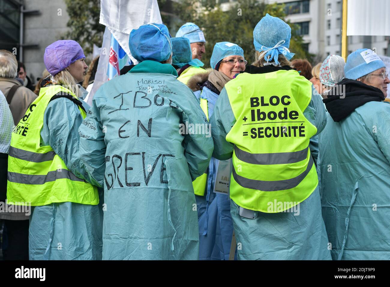Hospital nurses, healthcare sector and their unions demonstrate in ...