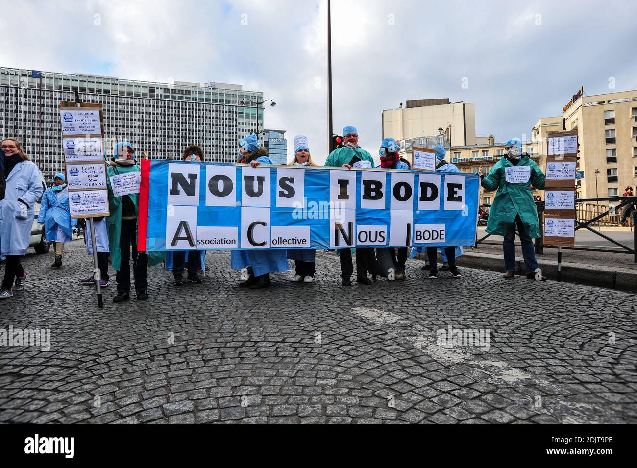 Hospital nurses, healthcare sector and their unions demonstrate in ...