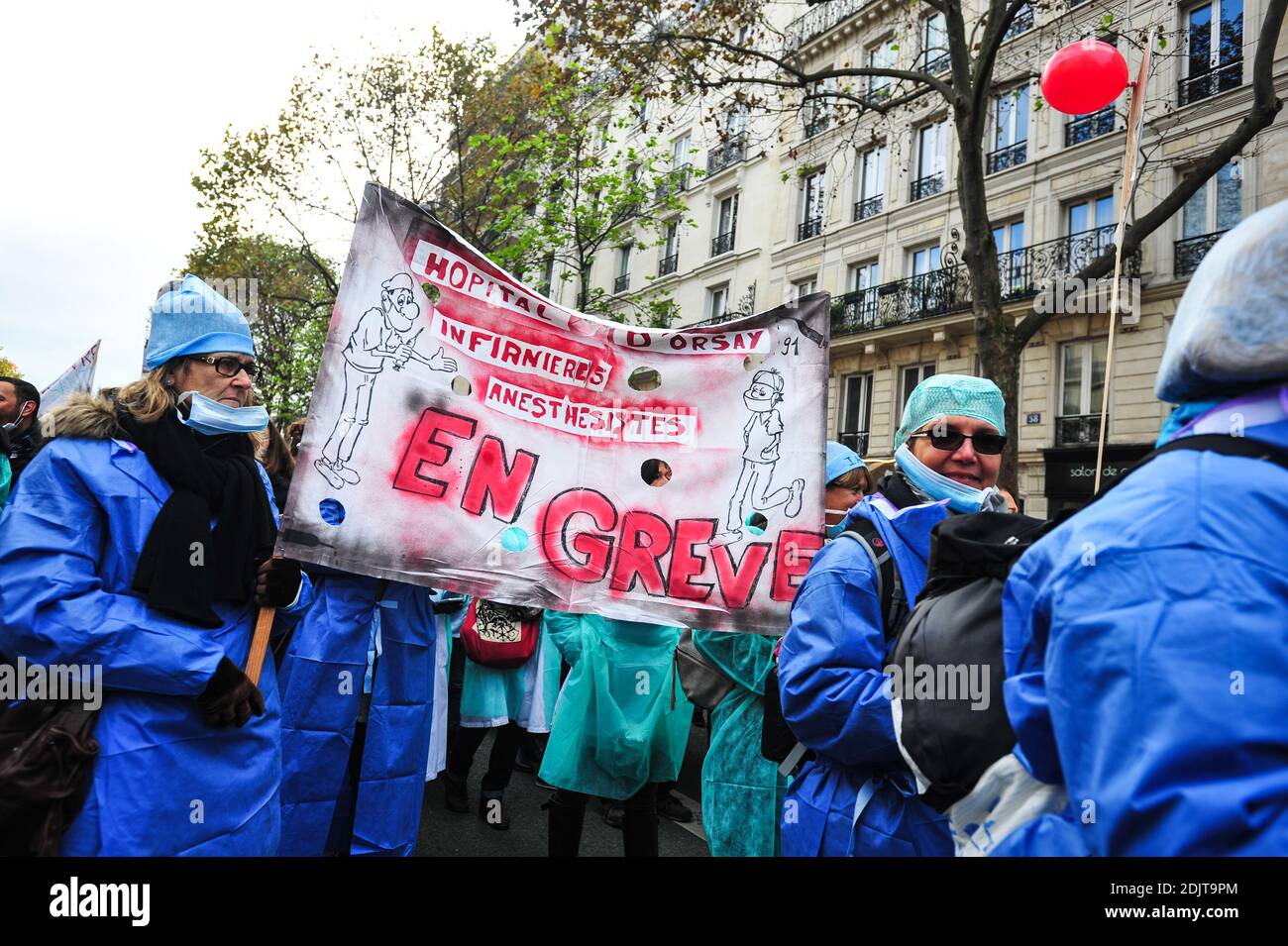 Hospital nurses, healthcare sector and their unions demonstrate in ...