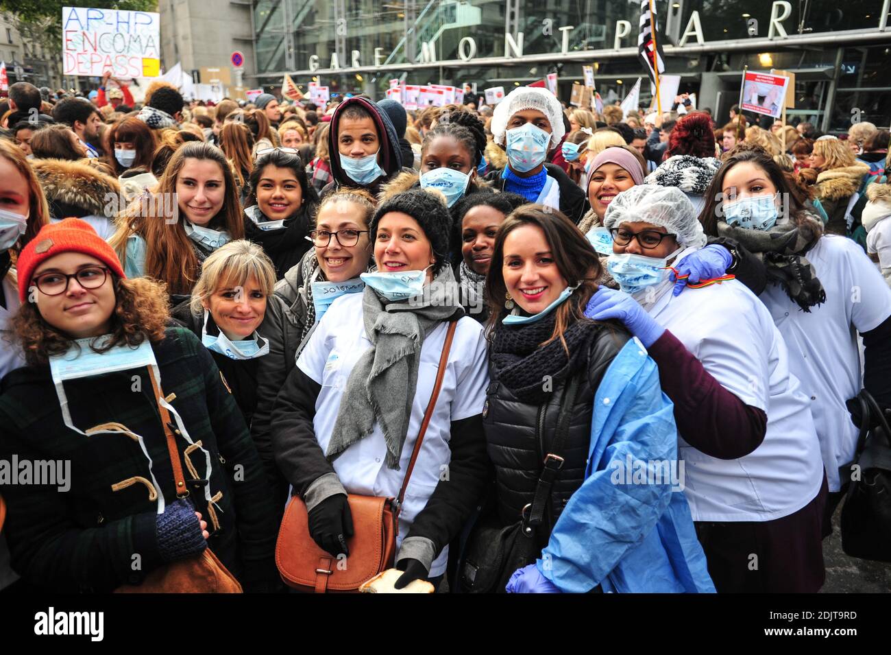 Hospital nurses, healthcare sector and their unions demonstrate in ...