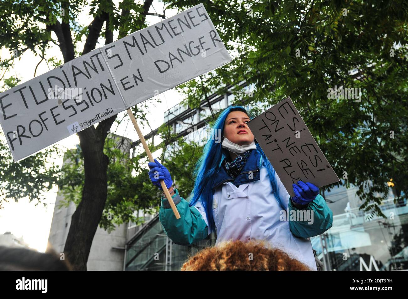 Hospital nurses, healthcare sector and their unions demonstrate in ...