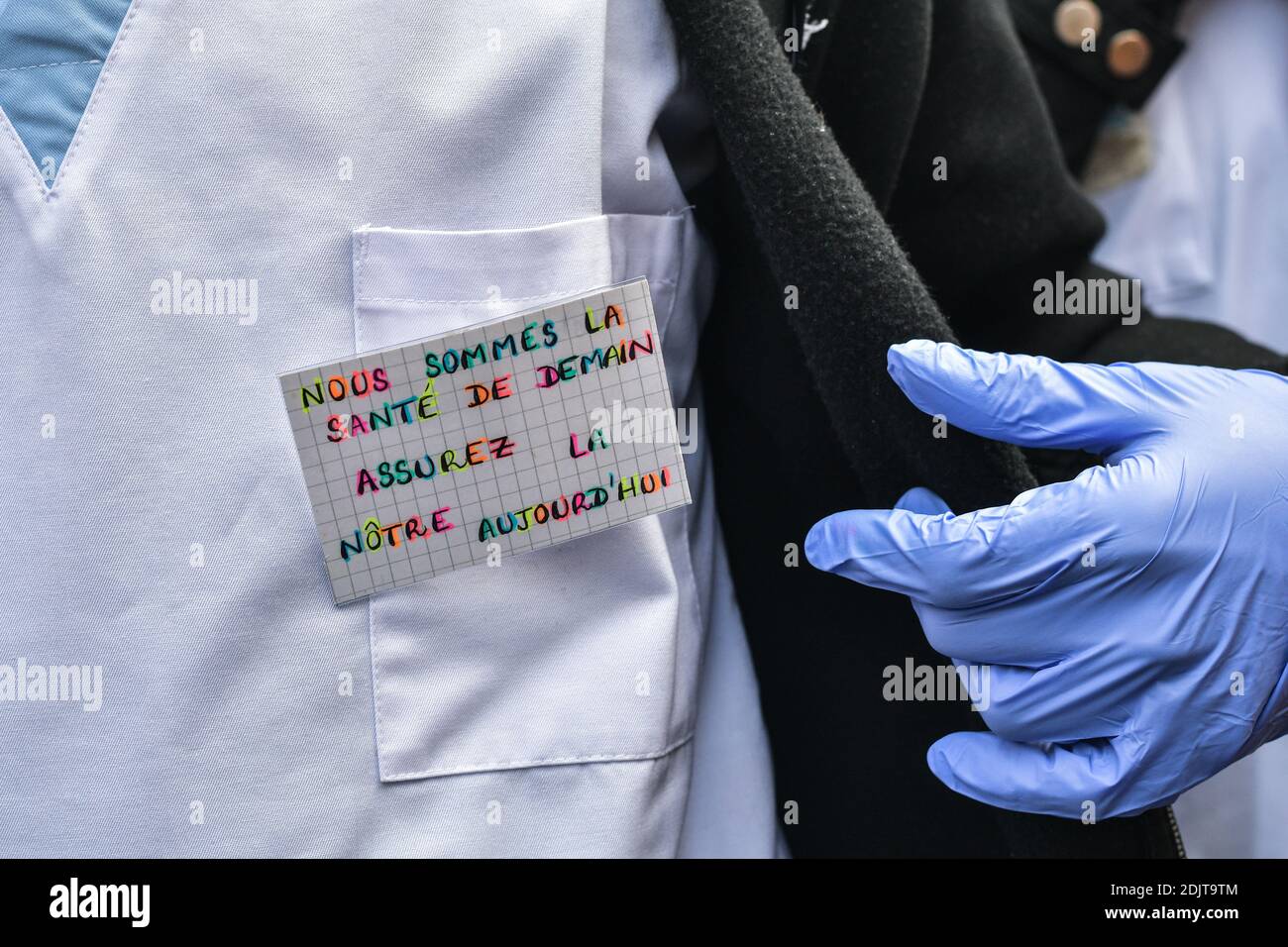 Hospital nurses, healthcare sector and their unions demonstrate in ...