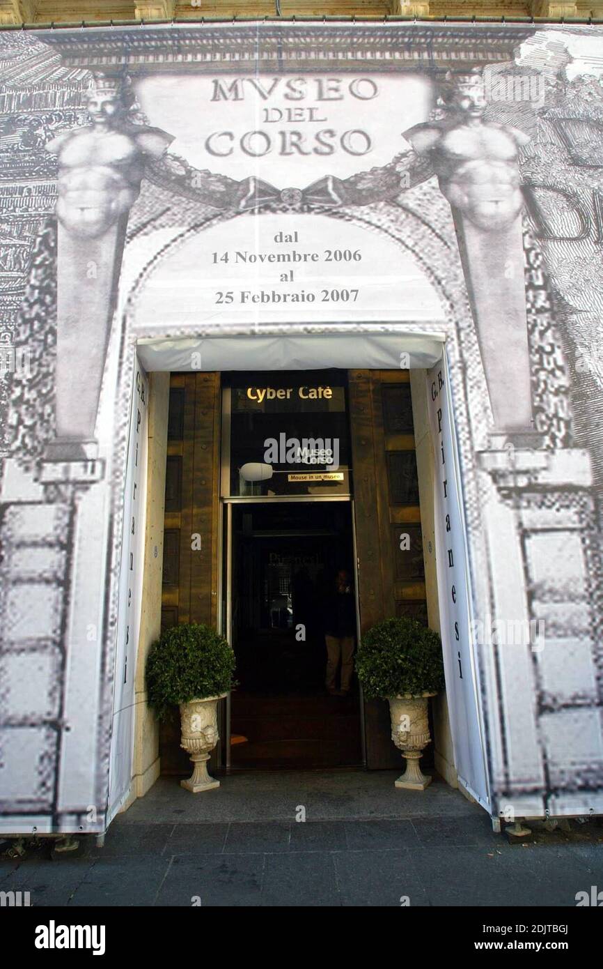 Via del corso rome hi-res stock photography and images - Alamy