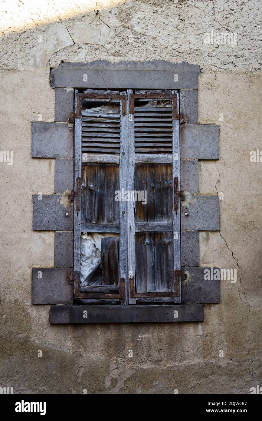 Vertical shot exterior old hi-res stock photography and images - Alamy