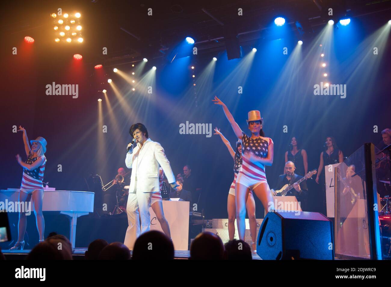 Arthur Jorka imitating Joe Dassin during the show 'Les Idoles De Midi ...