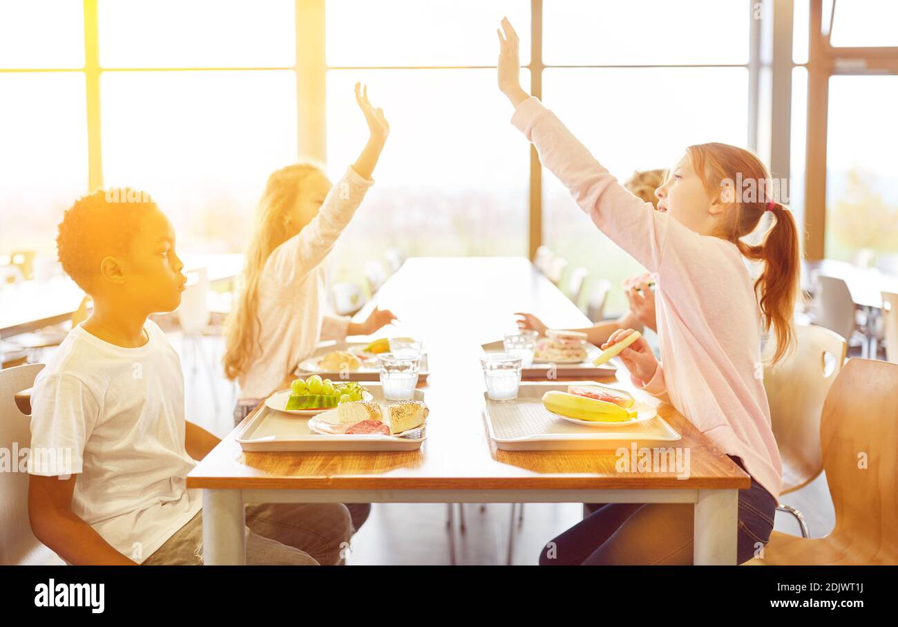 Boys eating lunch in cafeteria hi-res stock photography and images - Alamy
