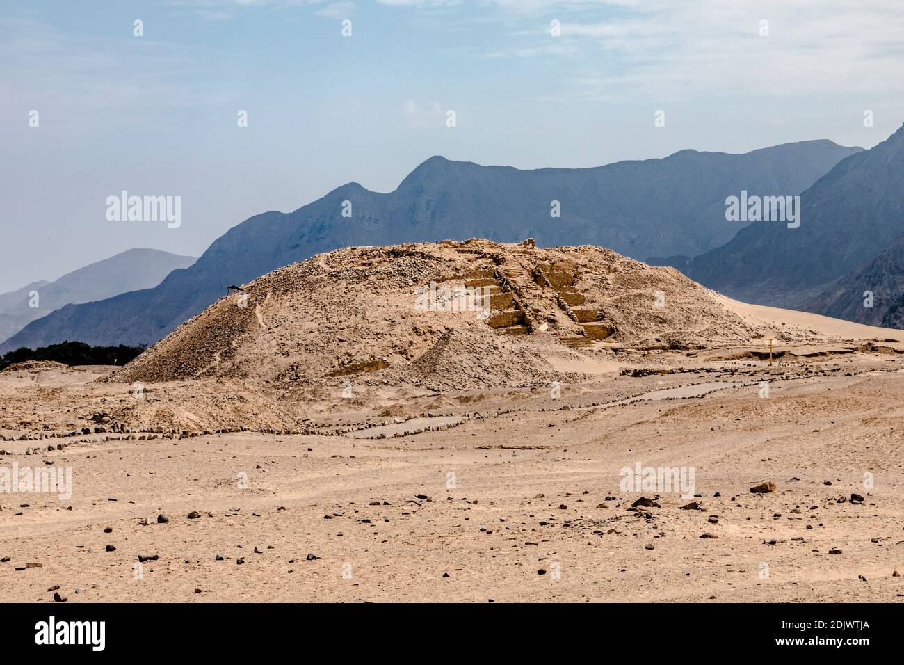 Caral pyramid hi-res stock photography and images - Alamy