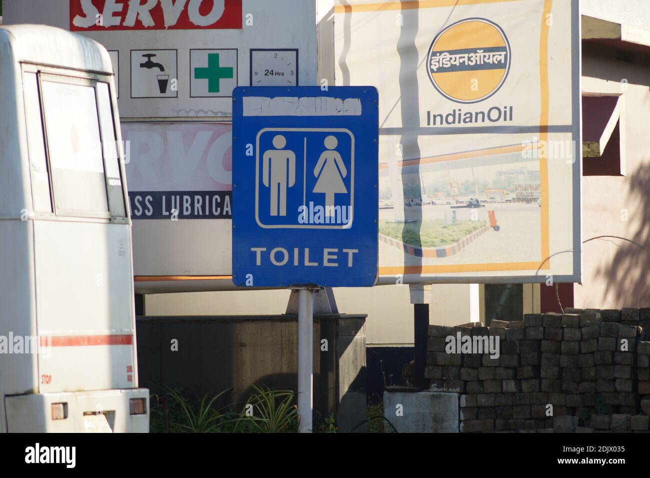 Freeway toilet highway toilet hi-res stock photography and images - Alamy