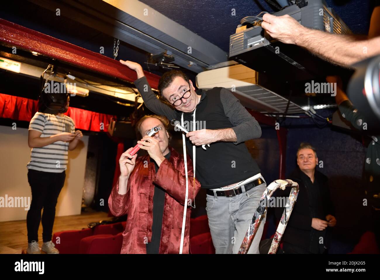 Gerald Dahan termine les travaux de son bateau theatre Le Nez Rouge ...