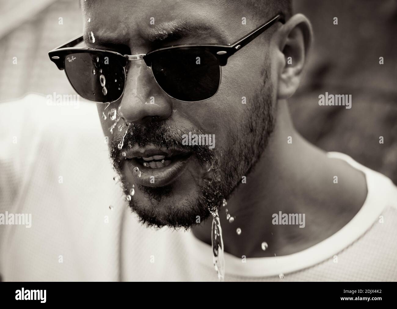 Falling men hi-res stock photography and images - Alamy