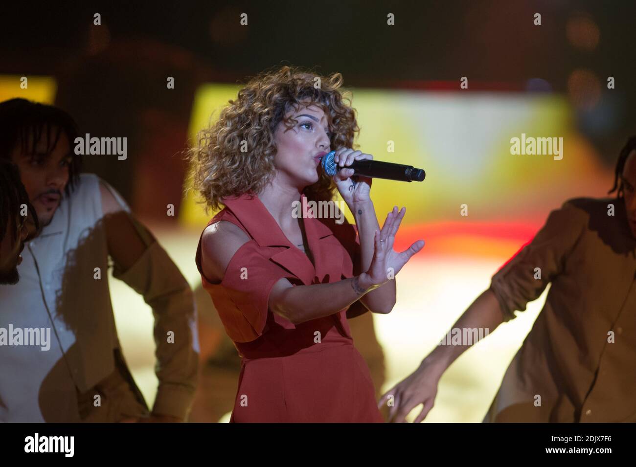 Tal lors du 30eme Telethon a Paris, France, le 3 decembre 2016. Photo ...