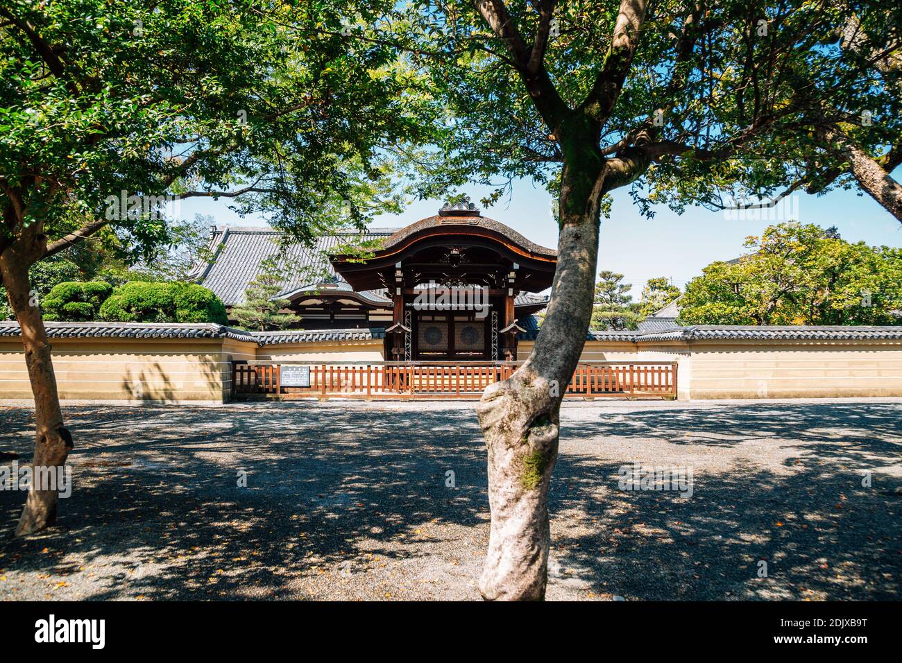 Toji temple kyoto gate hi-res stock photography and images - Alamy