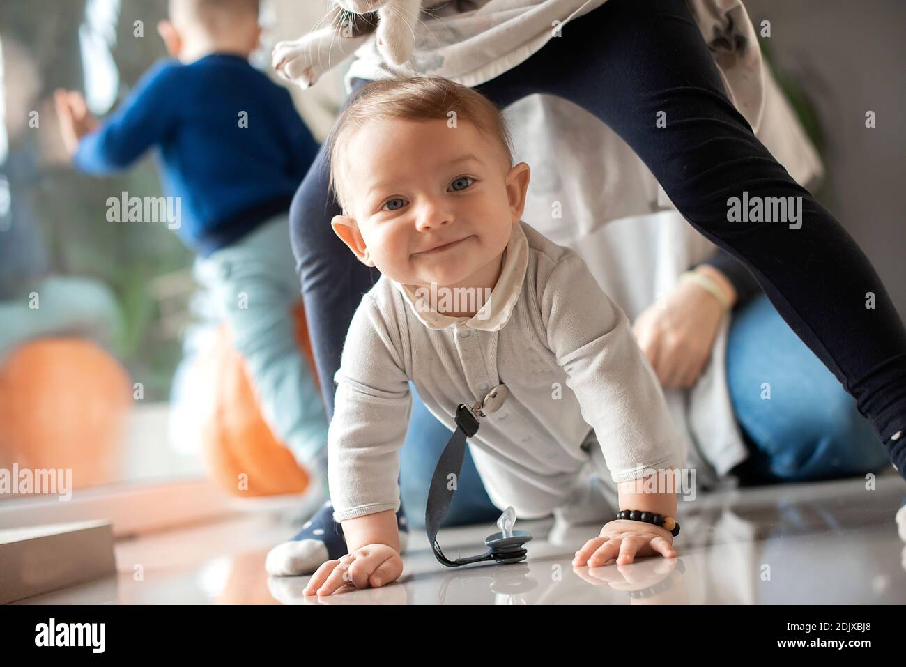 Bright baby boy crawling on hi-res stock photography and images - Alamy