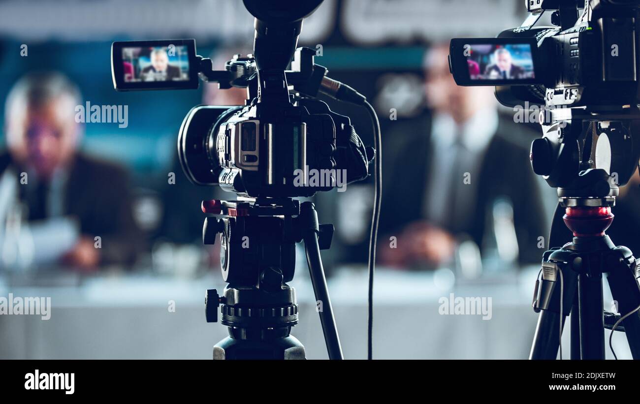 Media tv cameras press conference hi-res stock photography and images ...