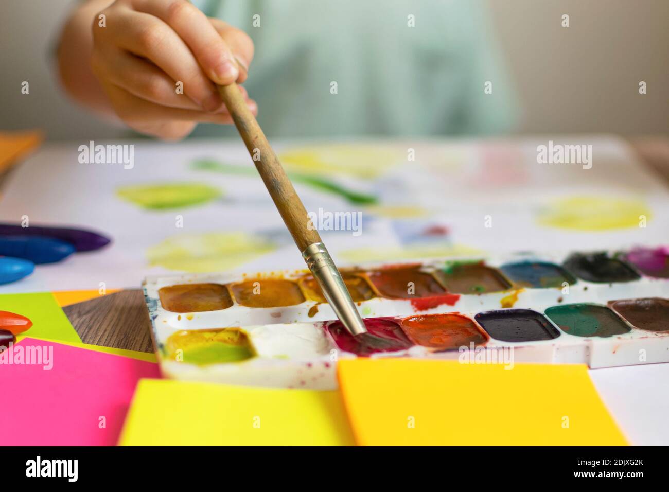 Elementary school classroom painting hi-res stock photography and ...