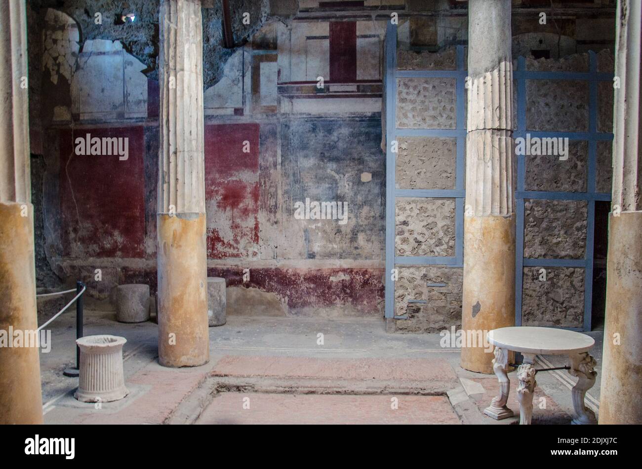 Building cylinder hi-res stock photography and images - Alamy