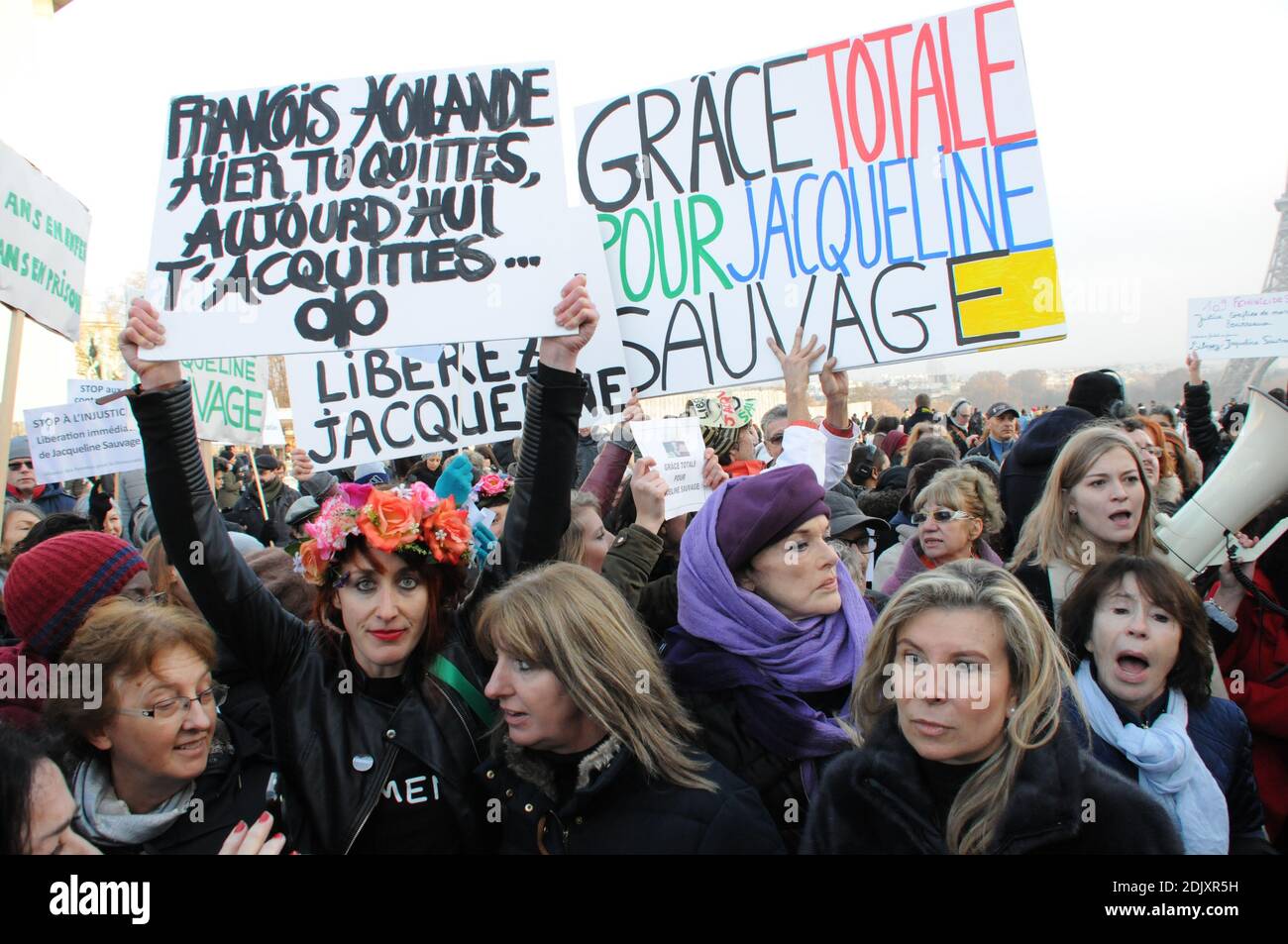 Femen eiffel tower hi-res stock photography and images - Alamy