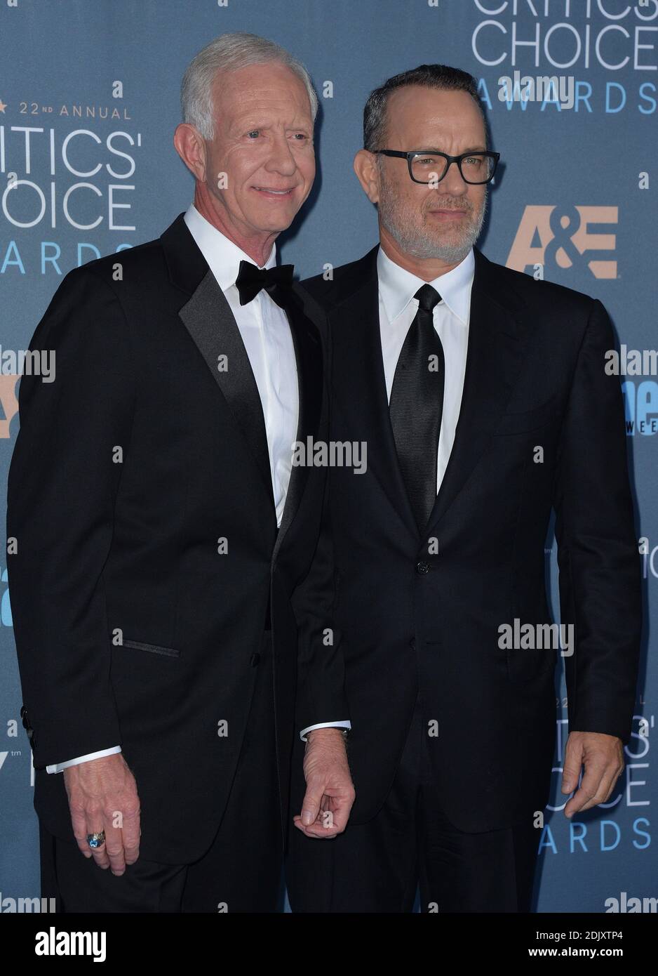 Tom Hanks and retired airline captain Chesley Burnett 'Sully ...