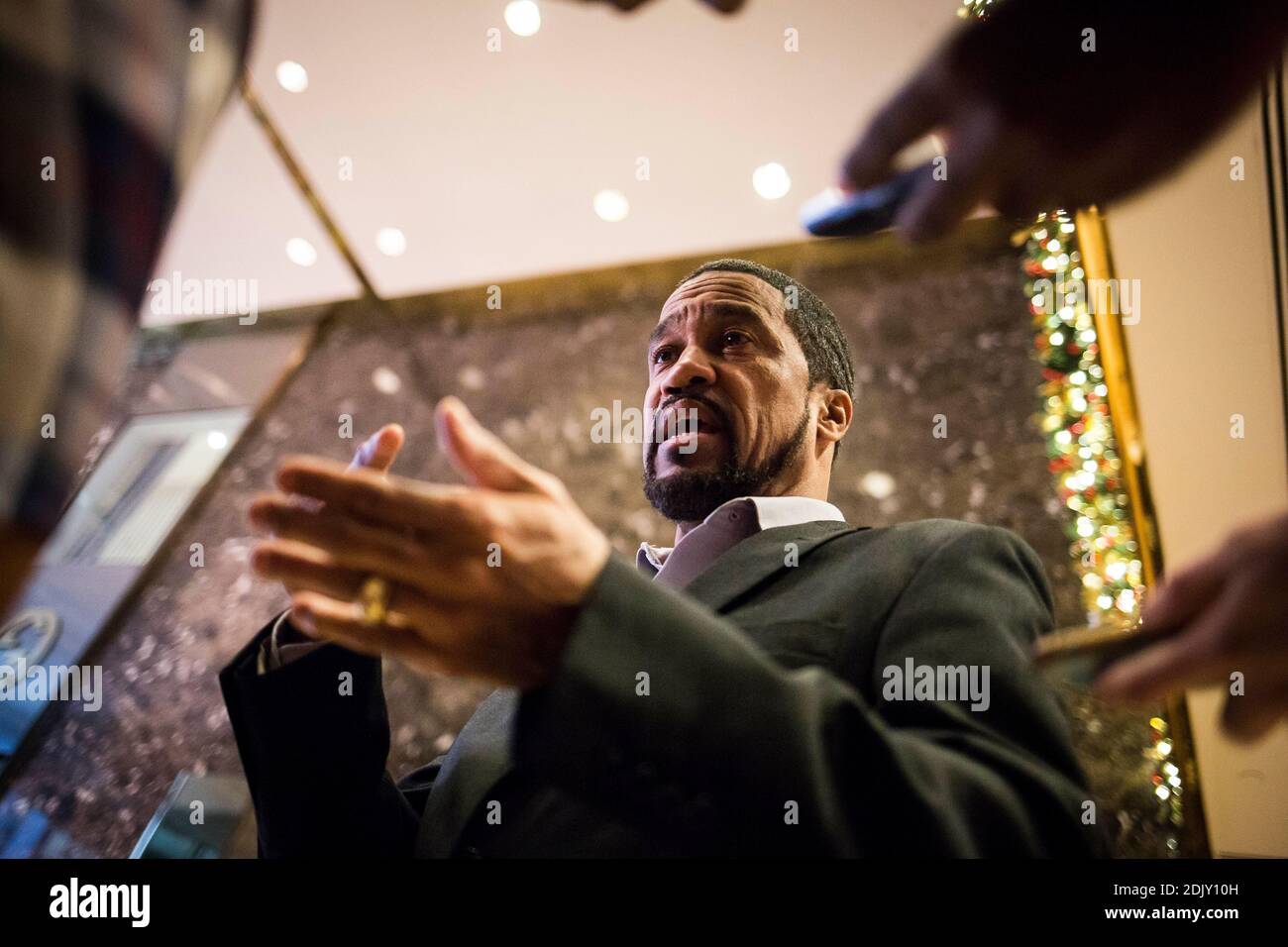 Darrell Scott, a Cleveland pastor and Trump supporter speaks to media ...