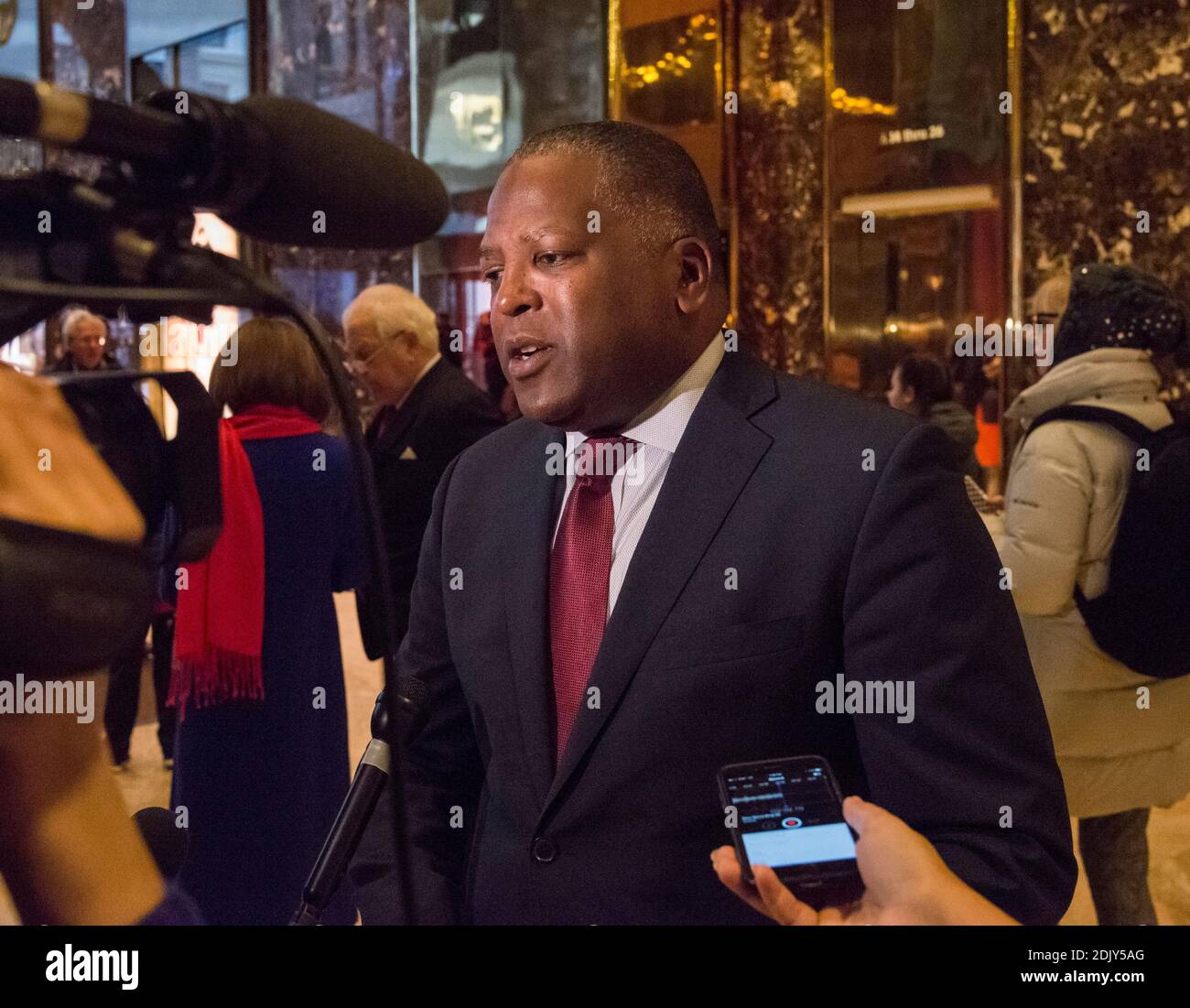 Columbia, SC Mayor Steve Benjamin speaks to the press in the lobby of ...