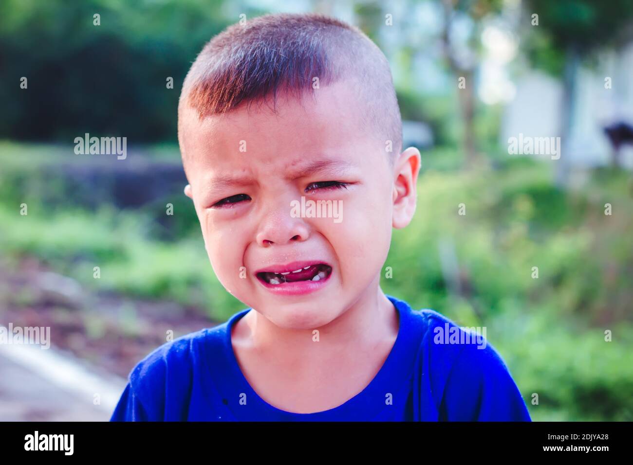 Boy 5 years crying hi-res stock photography and images - Alamy