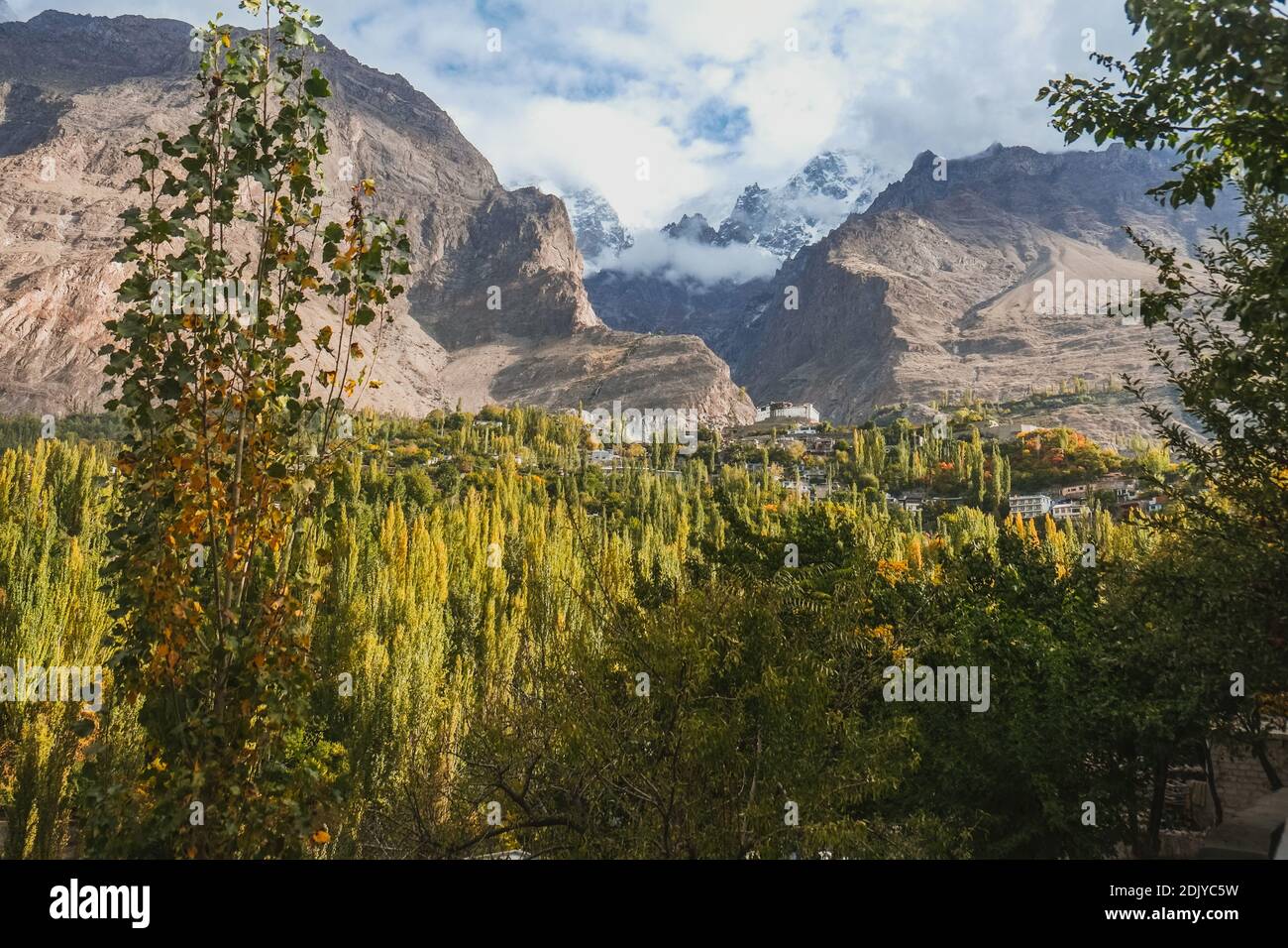 Hunza autumn hi-res stock photography and images - Alamy