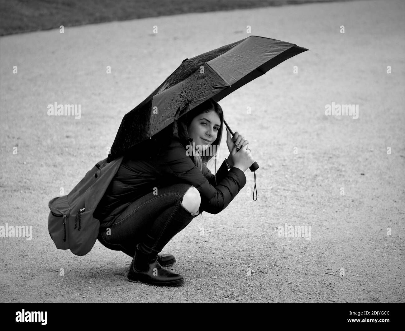 Side view woman crouching on Black and White Stock Photos & Images - Alamy