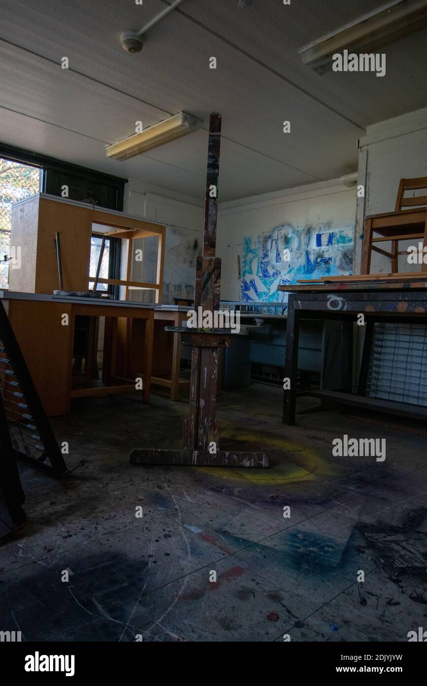 Abandoned art gallery hi-res stock photography and images - Alamy