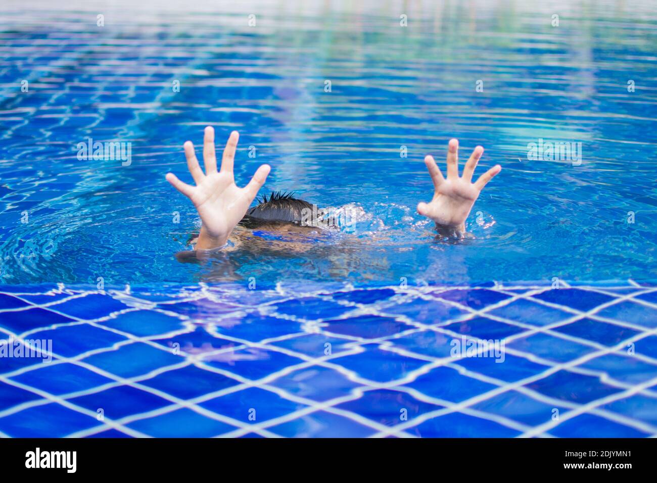 Boy drowning hi-res stock photography and images - Alamy