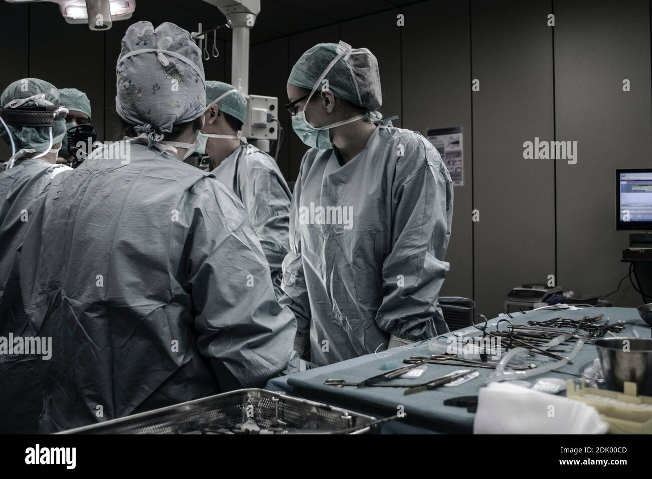 Hospital operations medical doctors Stock Photo - Alamy