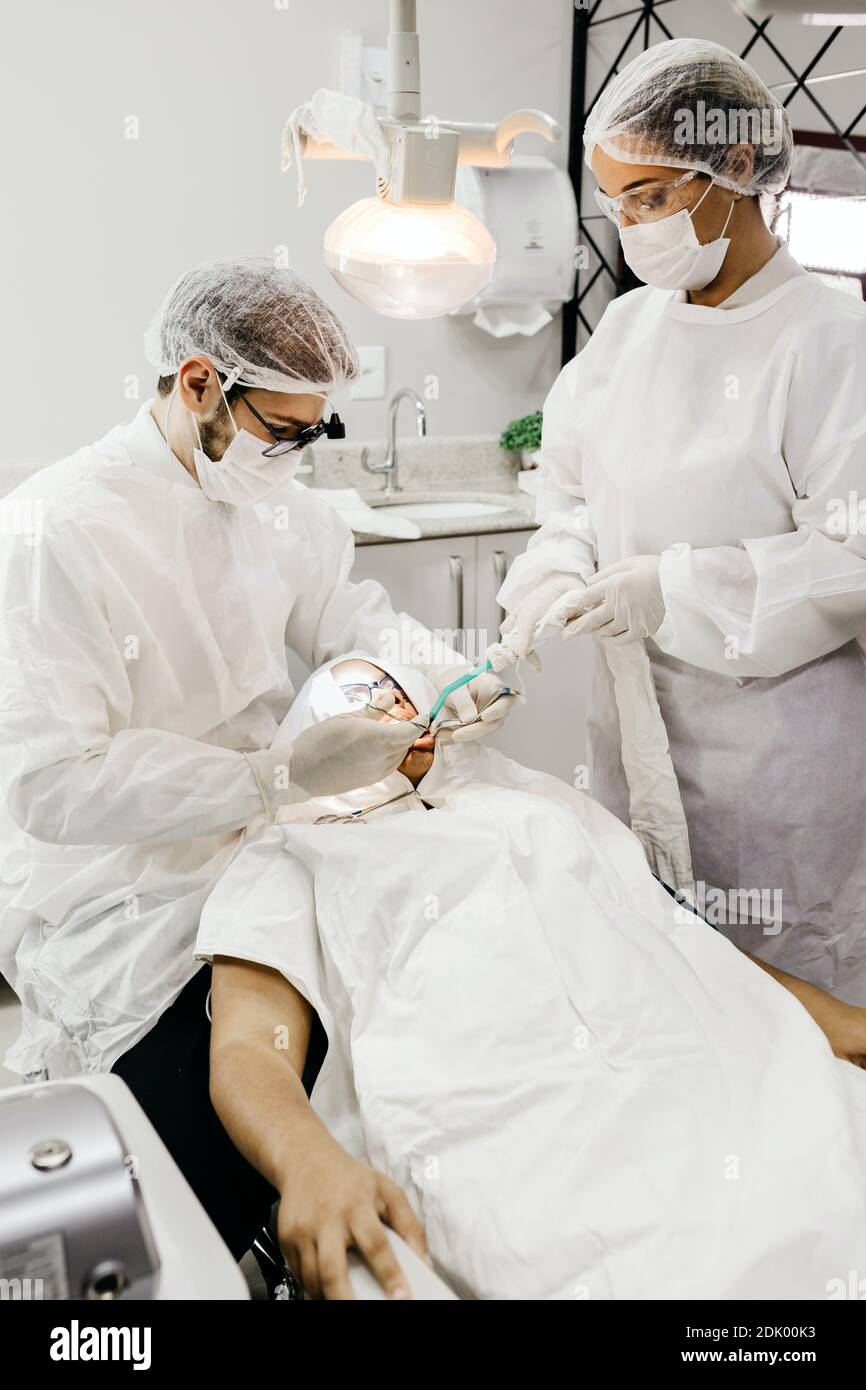 Hospital operations medical doctors Stock Photo - Alamy