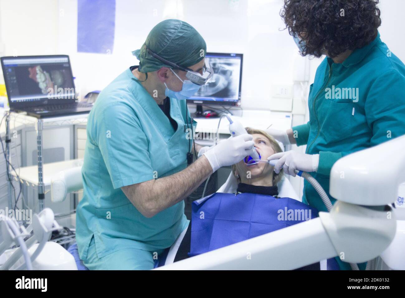 Hospital operations medical doctors Stock Photo - Alamy