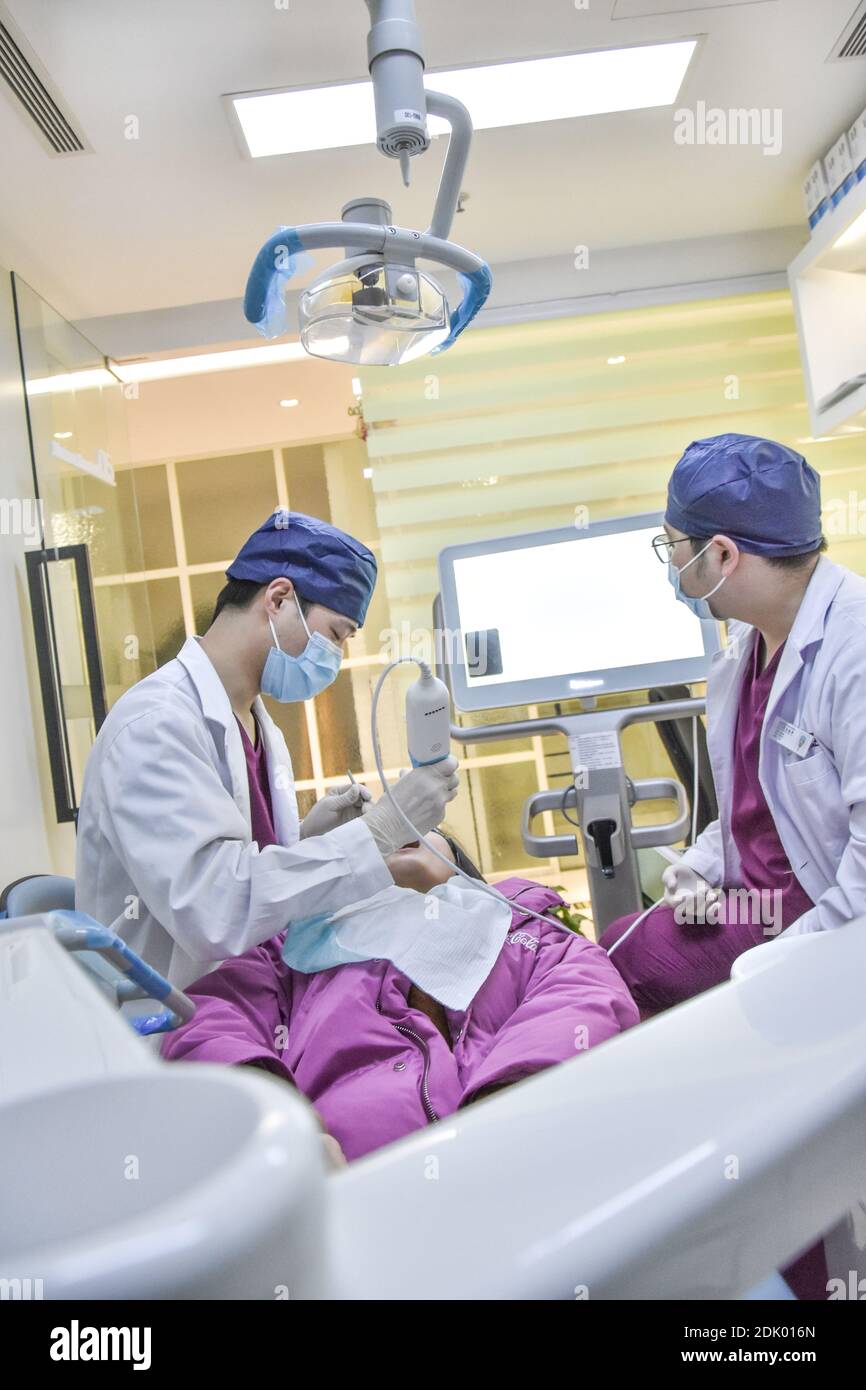 Hospital operations medical doctors Stock Photo - Alamy