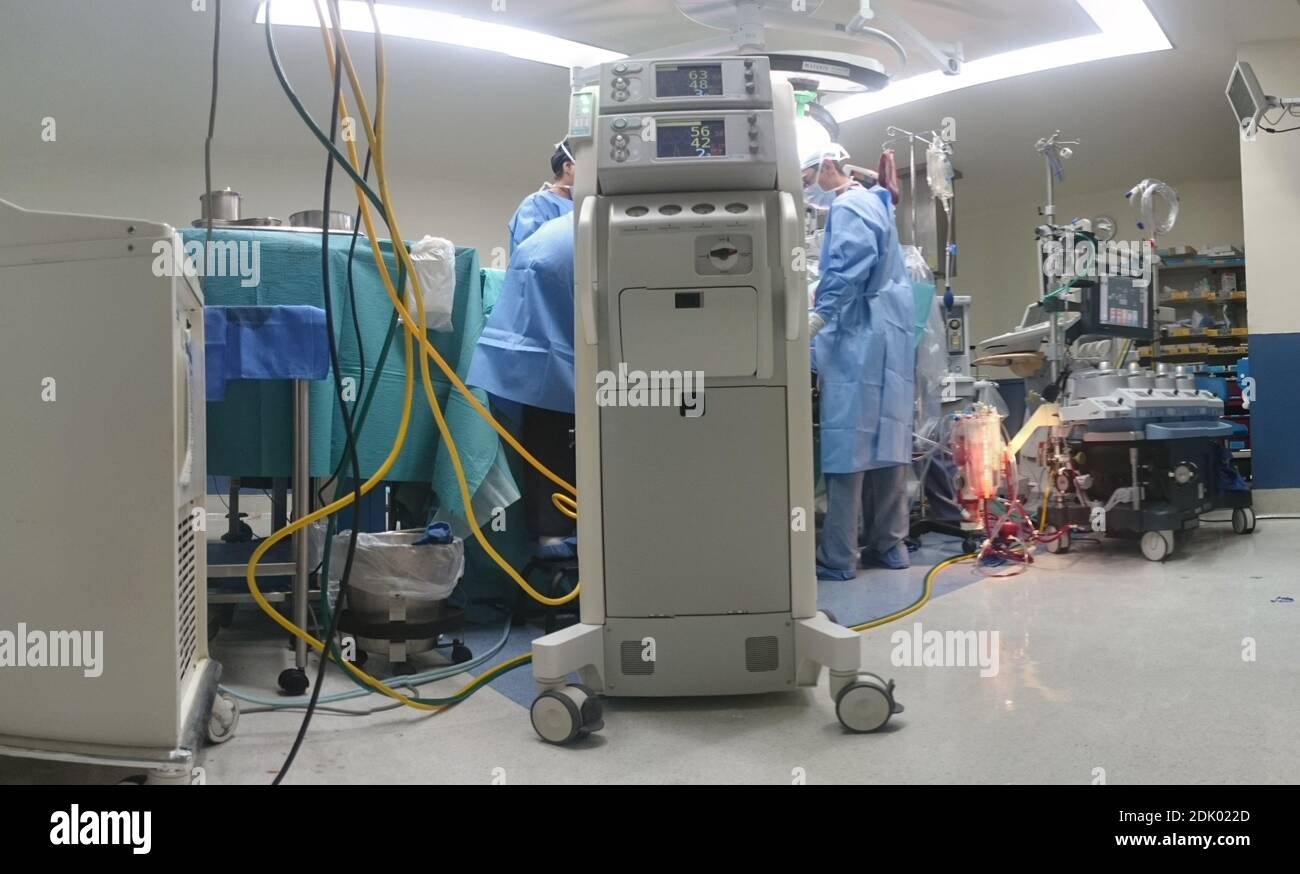Hospital operations medical doctors Stock Photo - Alamy