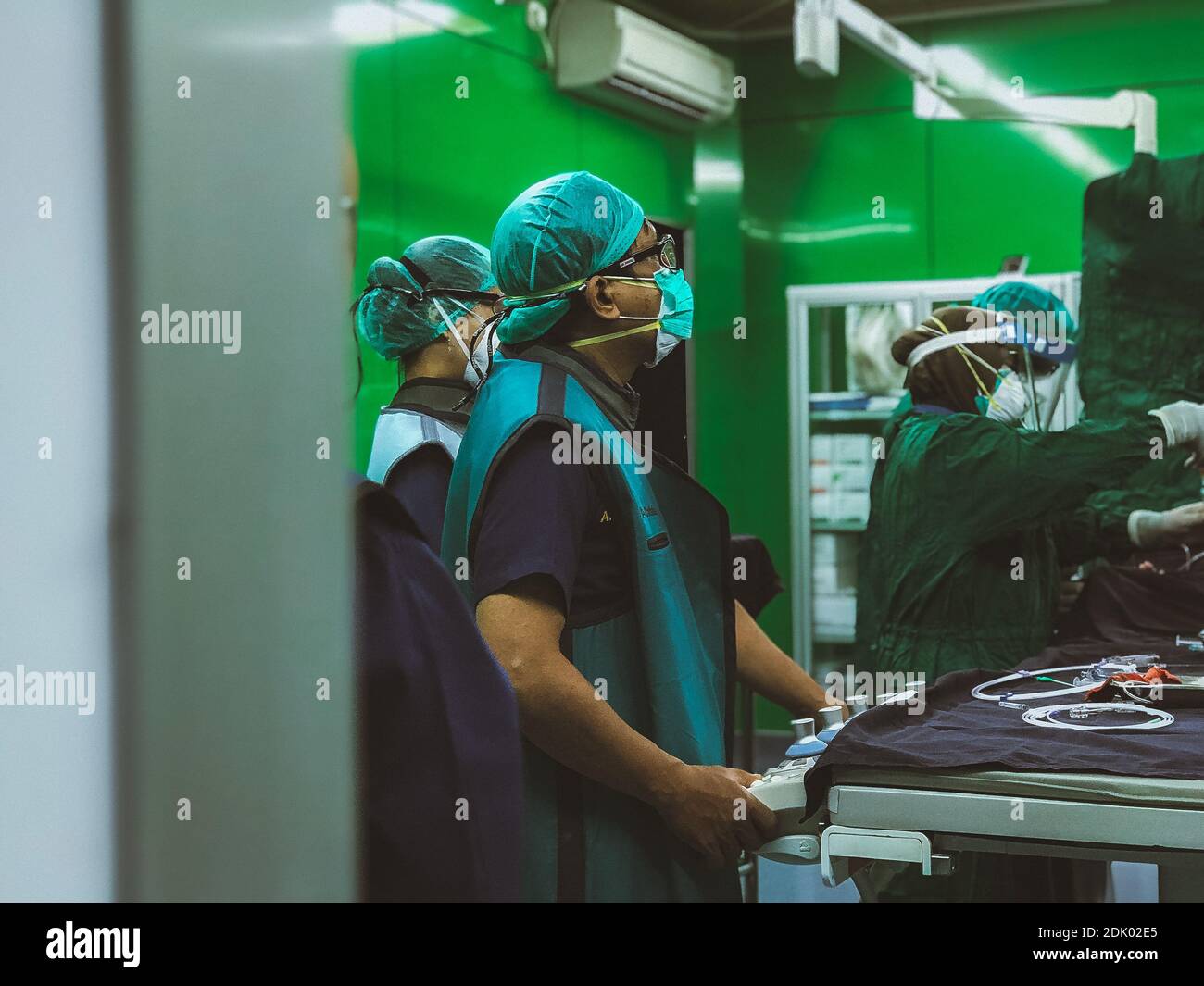 Hospital operations medical doctors Stock Photo - Alamy