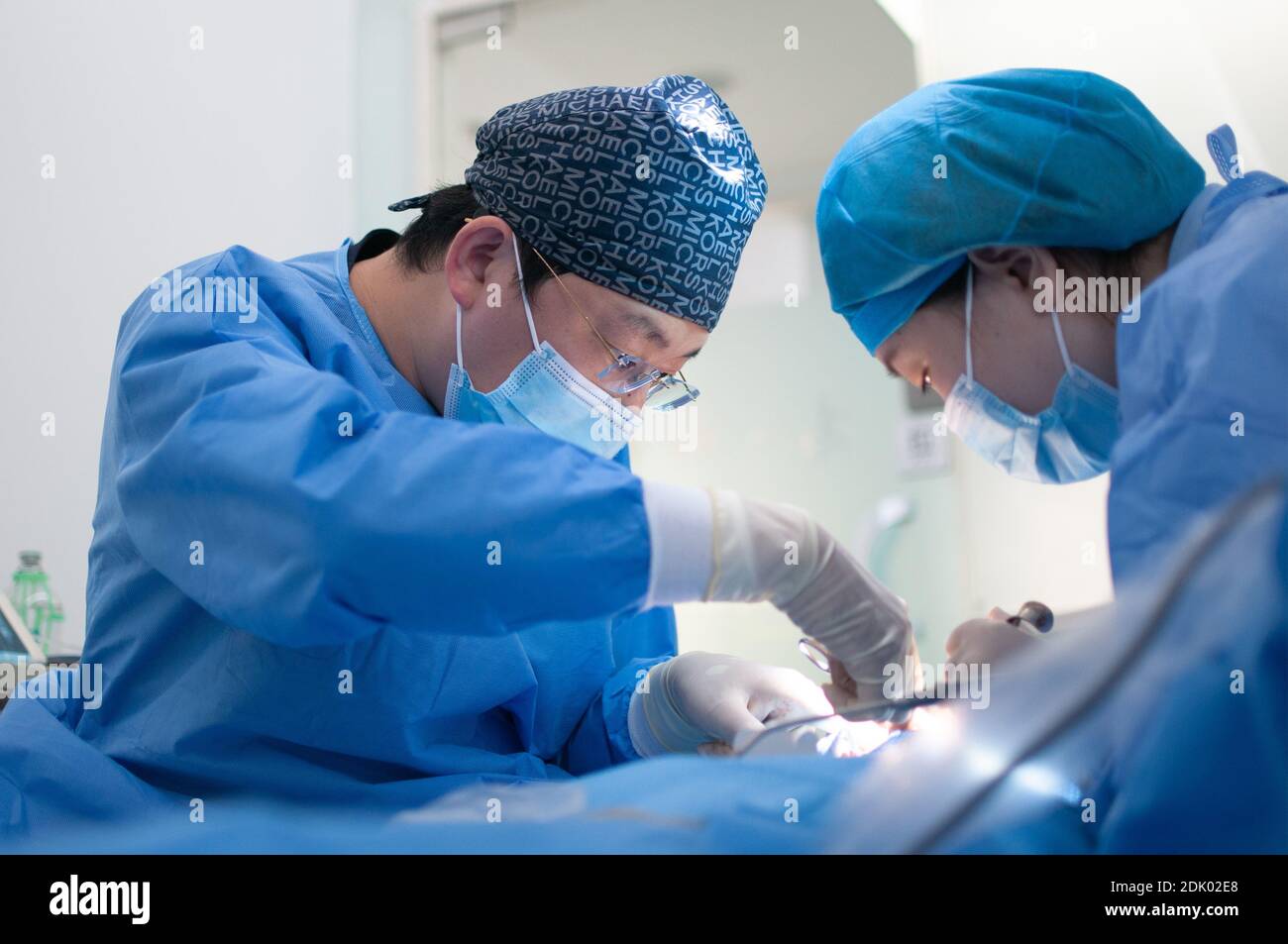 Hospital operations medical doctors Stock Photo - Alamy