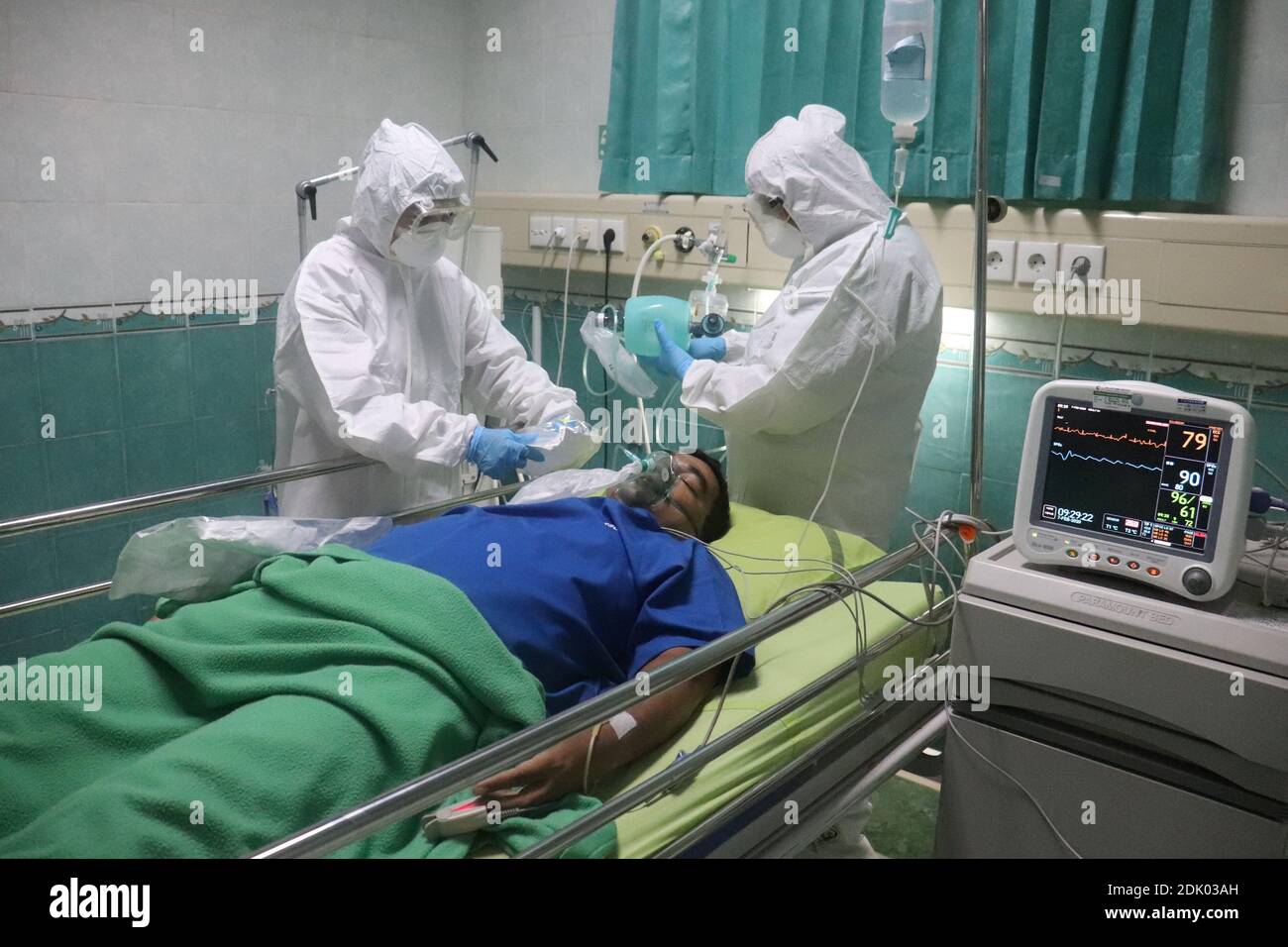 Hospital operations medical doctors Stock Photo - Alamy