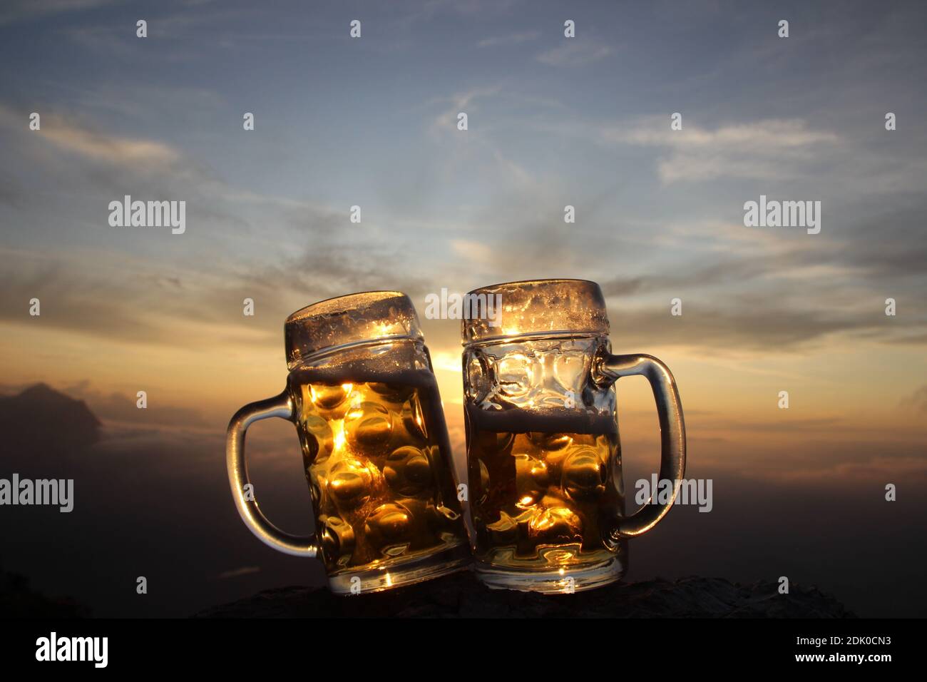 Beer mugs cheers hi-res stock photography and images - Alamy