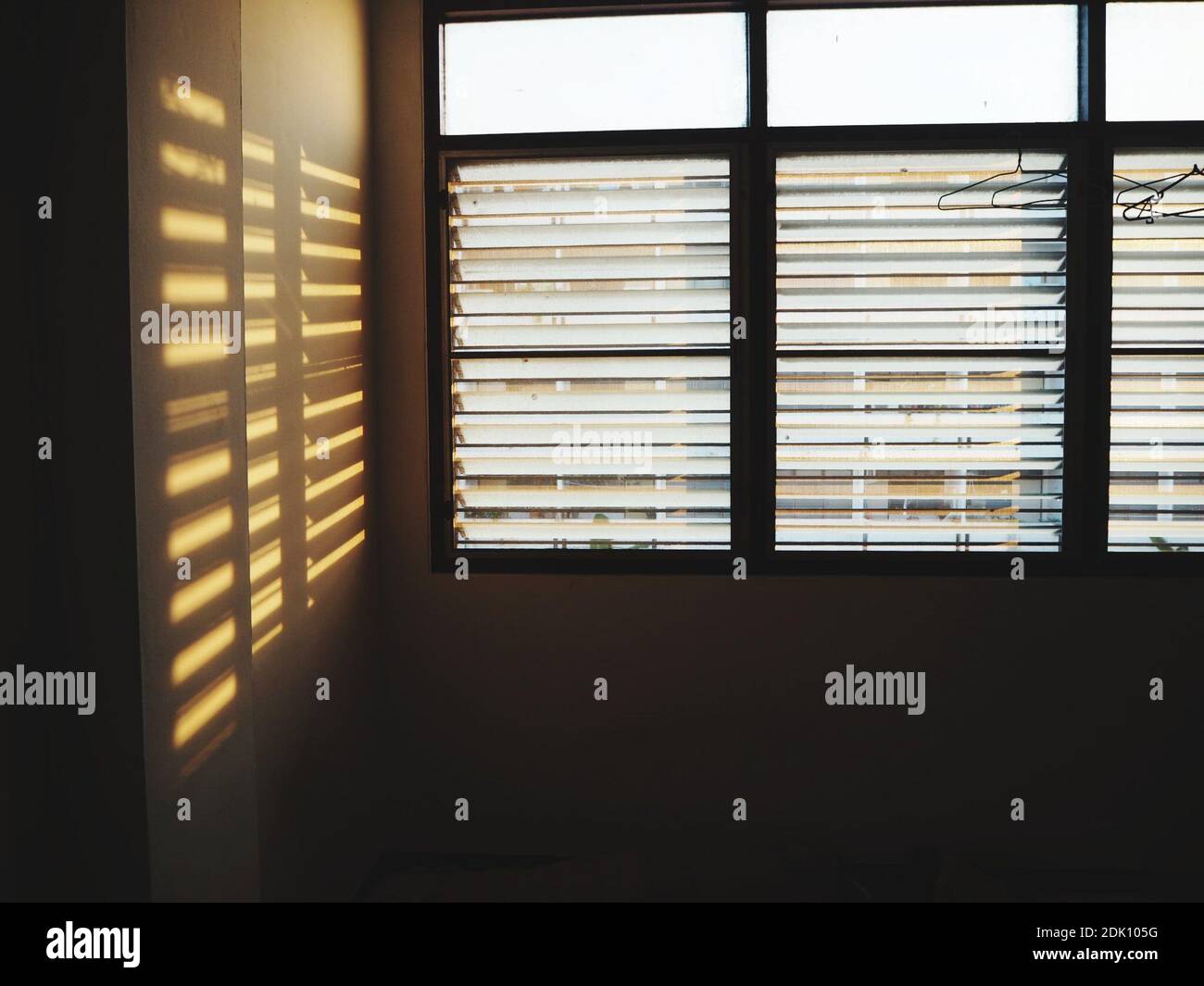 Sunlight streaming through blinds hi-res stock photography and images ...