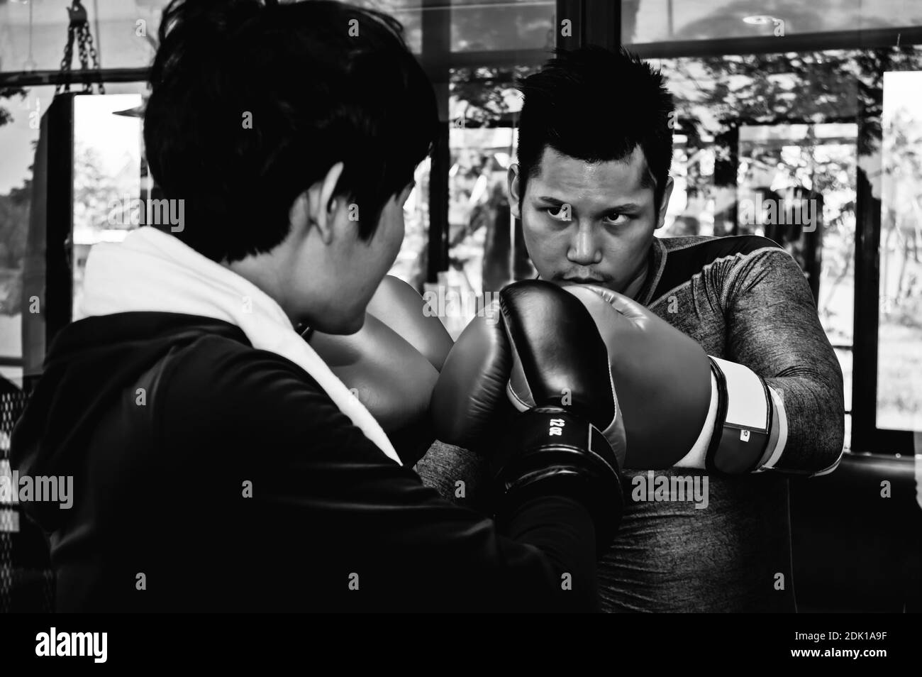 Asian man fighting in boxing hi-res stock photography and images - Alamy