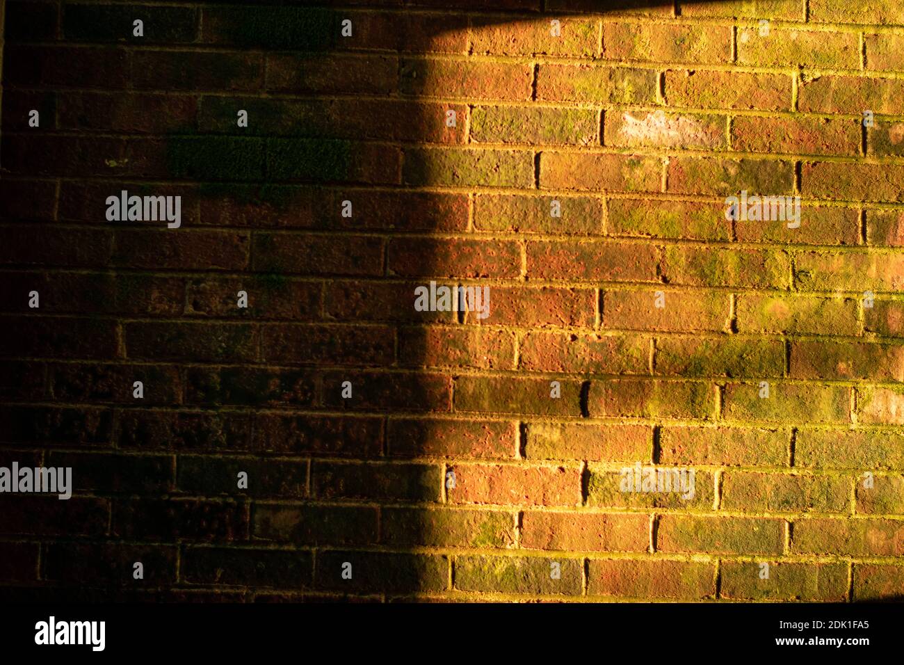 Half brick half concrete wall hi-res stock photography and images - Alamy