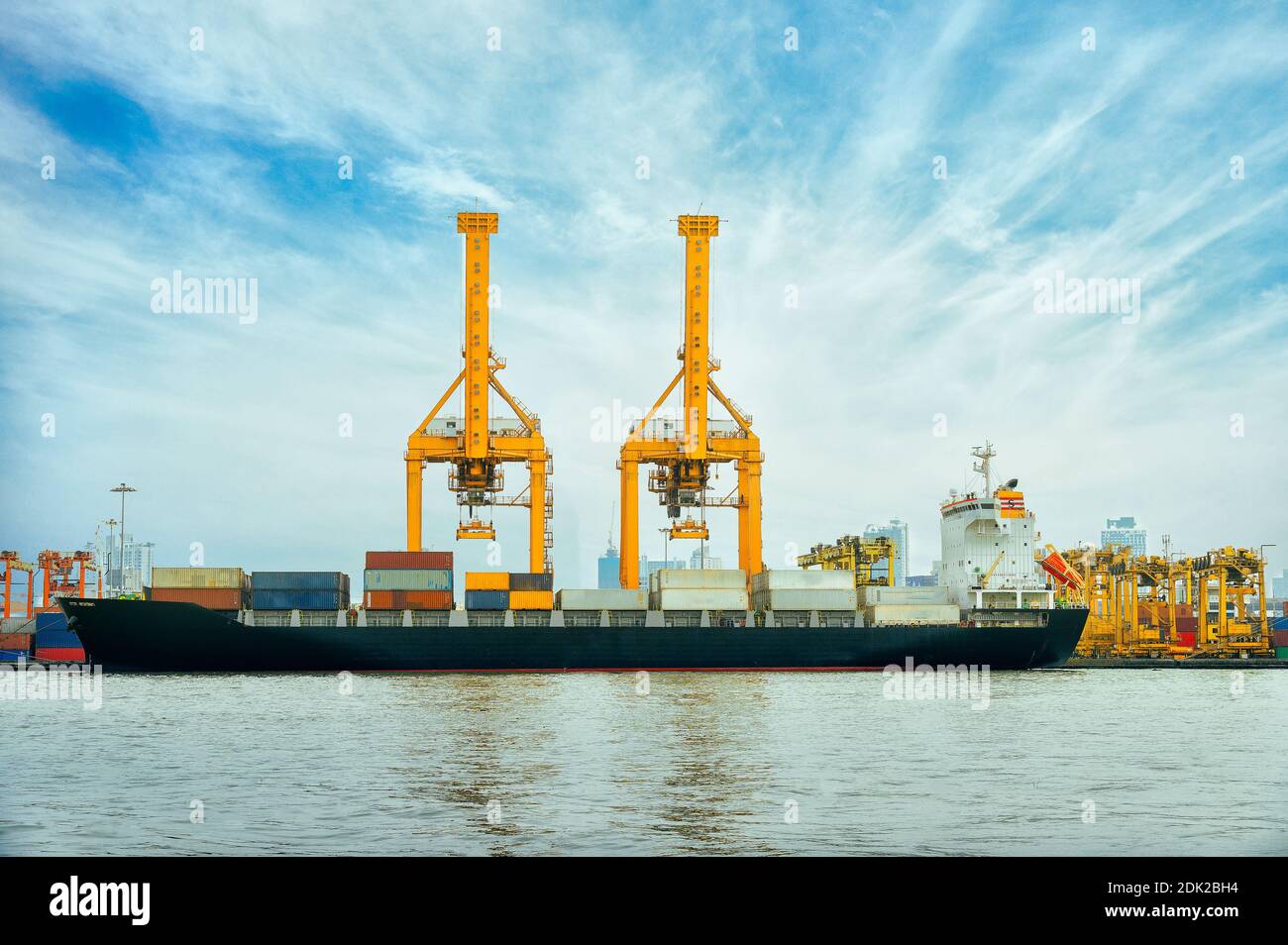 Shipping Container Crane High Resolution Stock Photography and Images ...