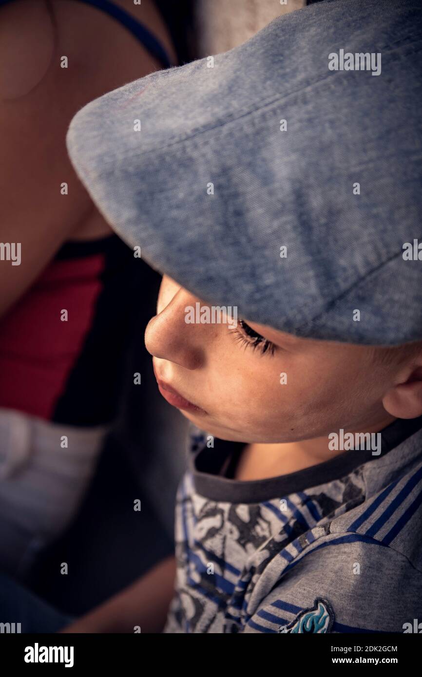Boy wearing flat cap hi-res stock photography and images - Alamy